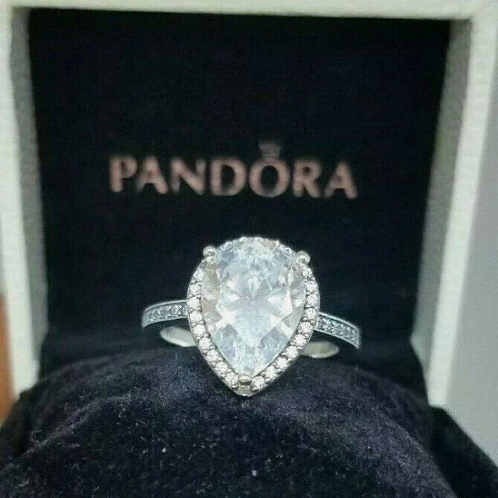 Pandora Radiant Teardrop Ring. - Gem